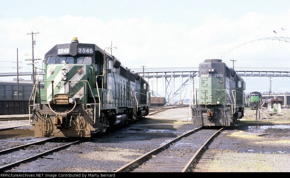 BN 2545 (ex-CB&Q 999) and 2500 (ex-GN 3017)